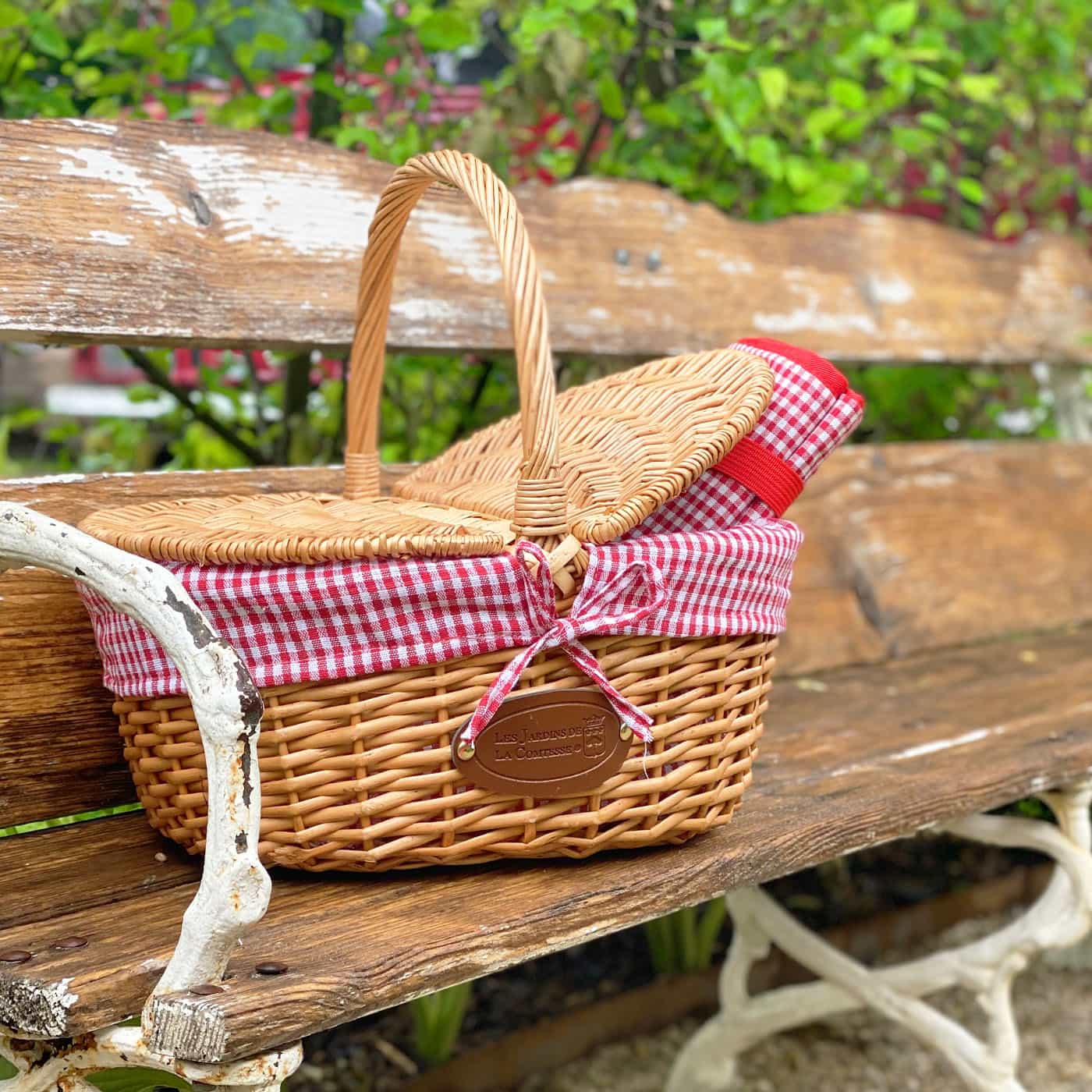Panier en osier tissu vichy rouge – Les Jardins de la Comtesse